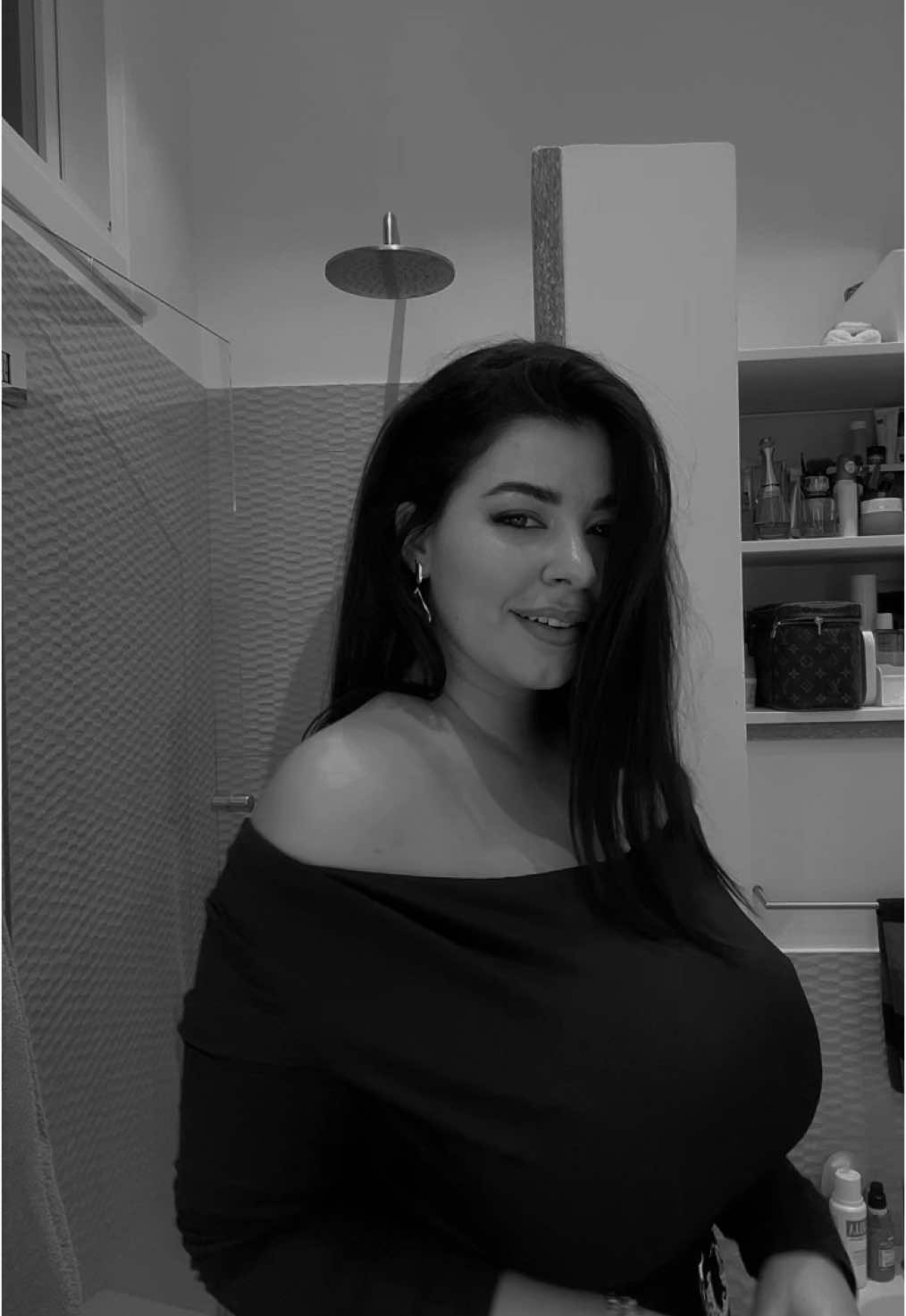 Anna (@im_notannaa) - Urlebird