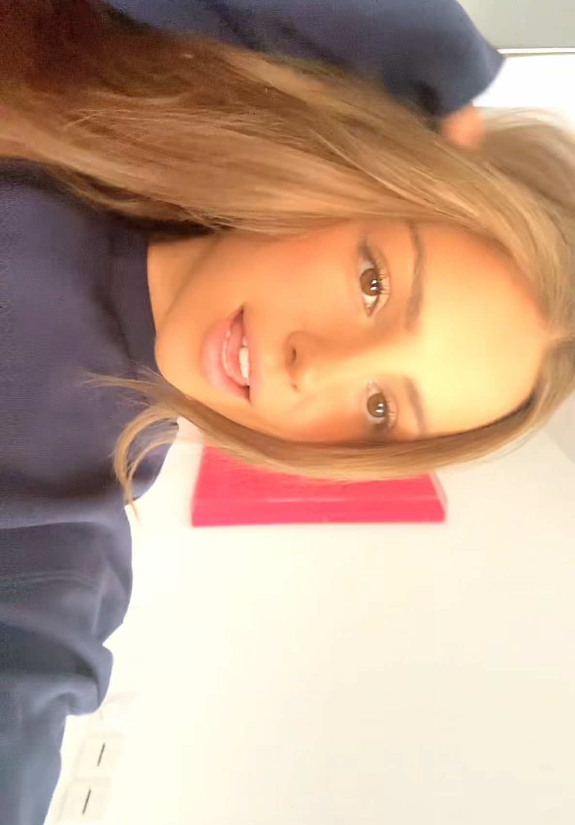 Juliahlrr (@juliaahlr) - Urlebird