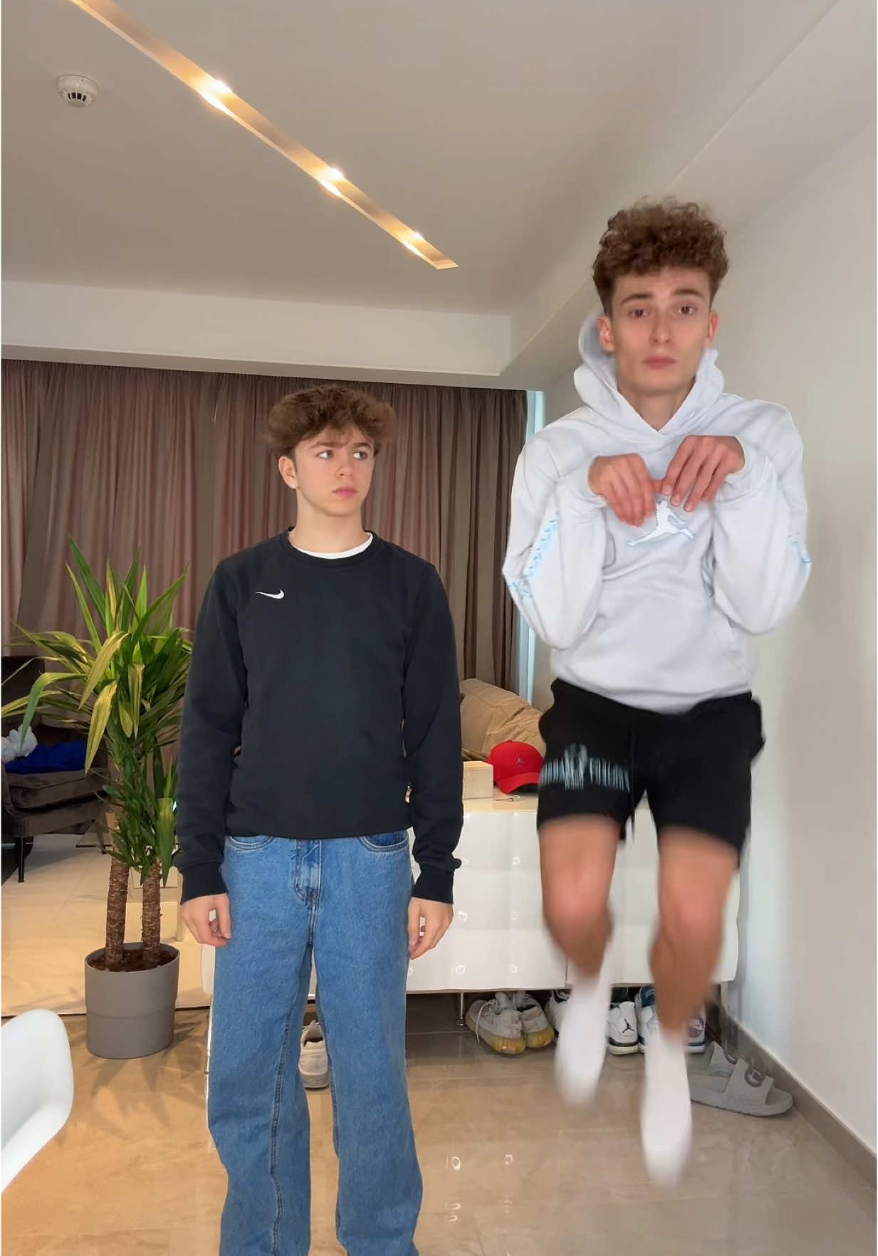 Liam & Romeo (@liamandromeo) - Urlebird