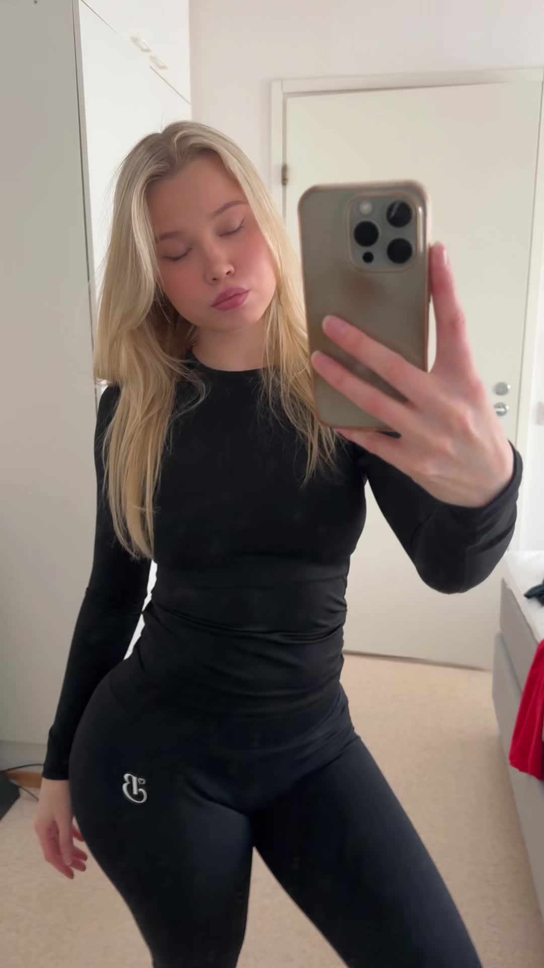 Sara 🤍 (@sara.manner) - Urlebird