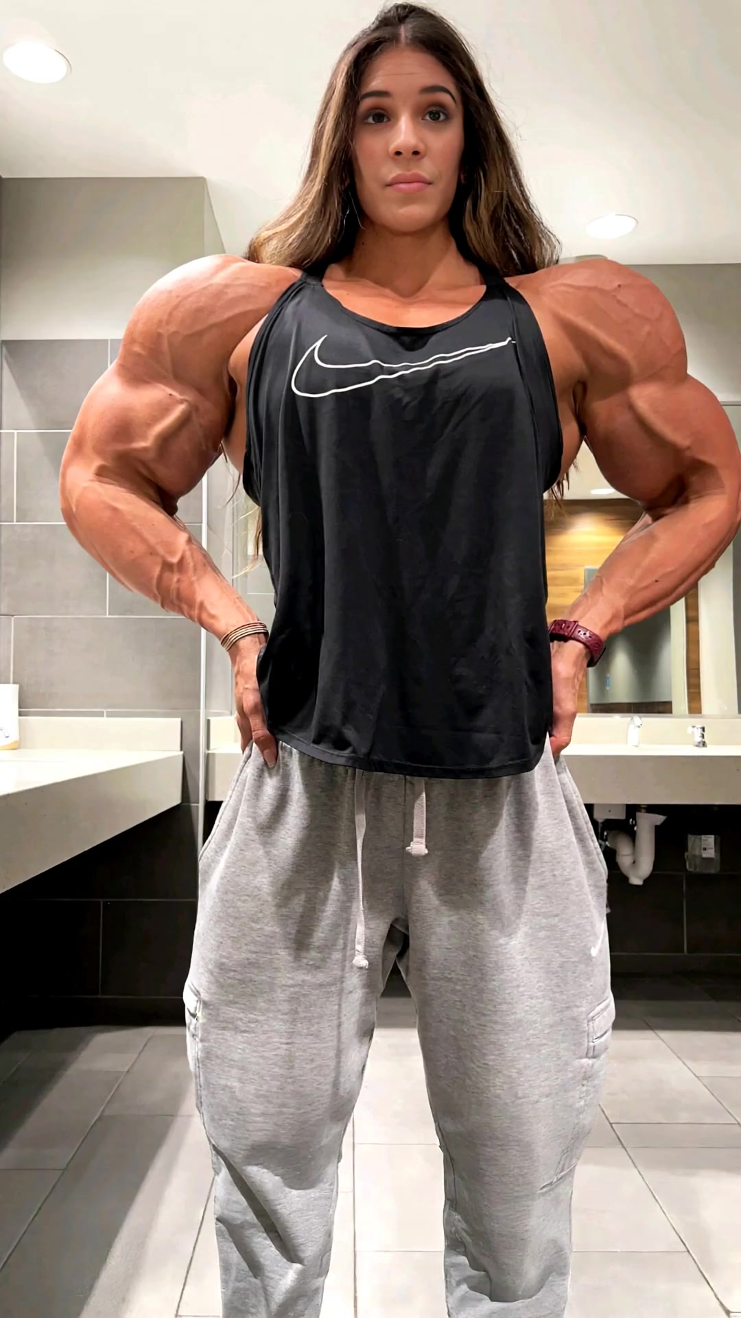 massive Arms flexibg | Female Muscle AI (@female.muscle.ai)