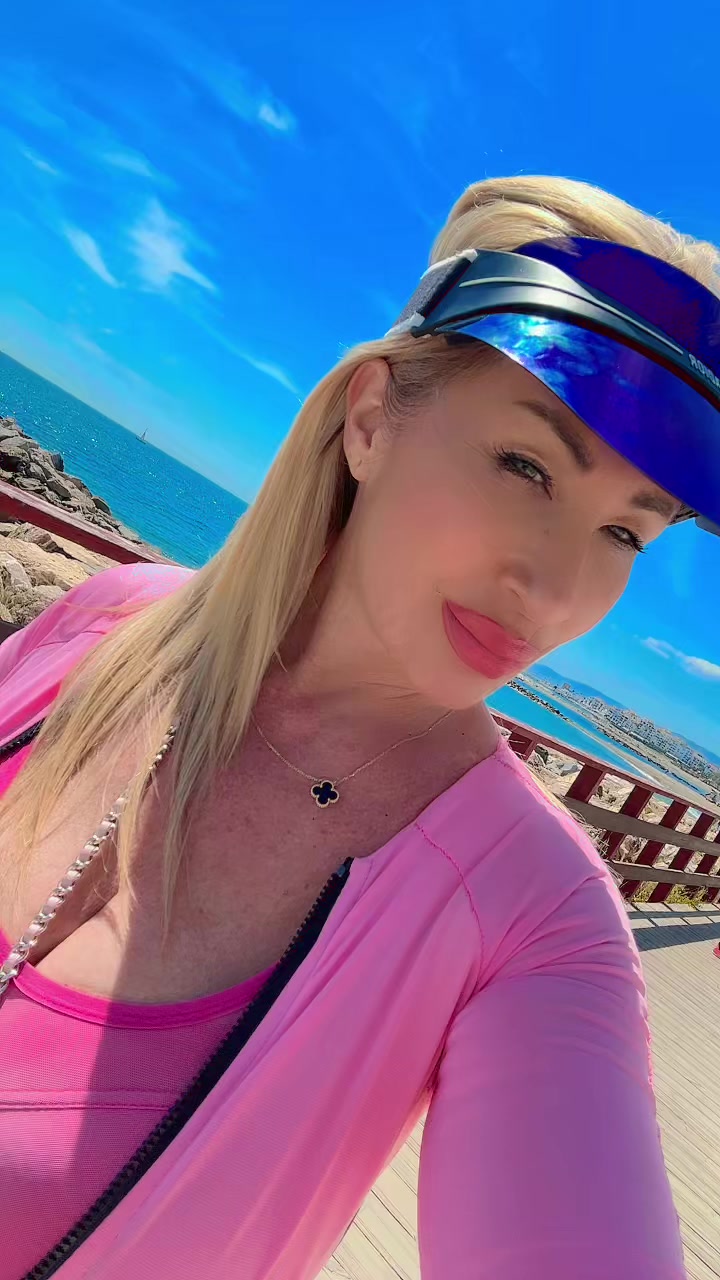 Mara Traversi (@maratraversi) - Urlebird