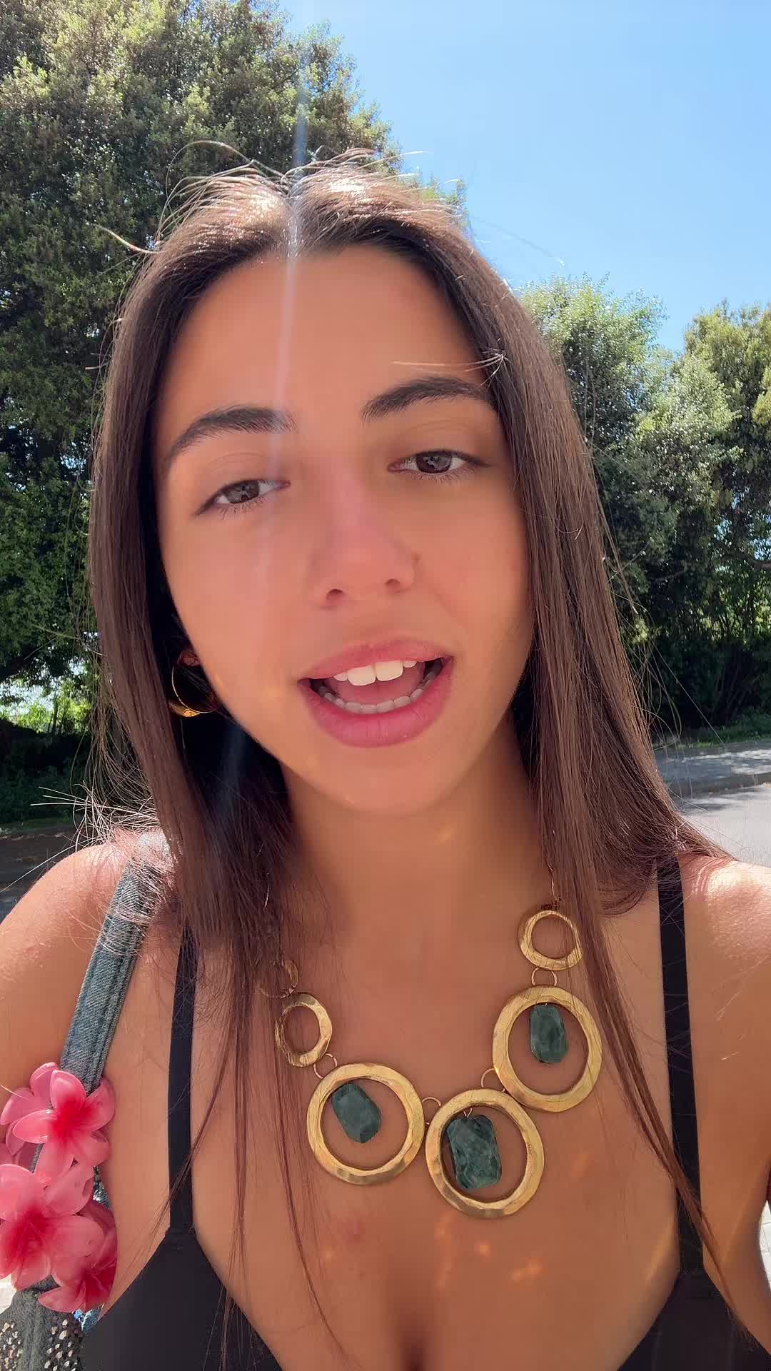 Astrid Millán (@astridmillann) - Urlebird