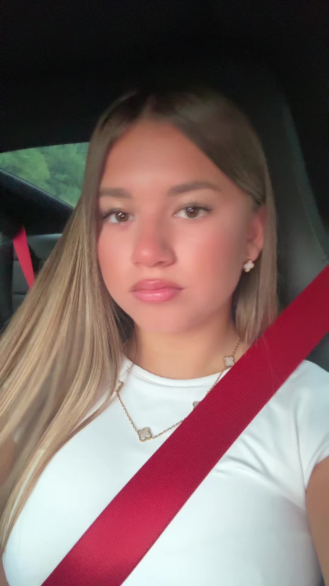 aleyna (@aleynamovezz) - Urlebird