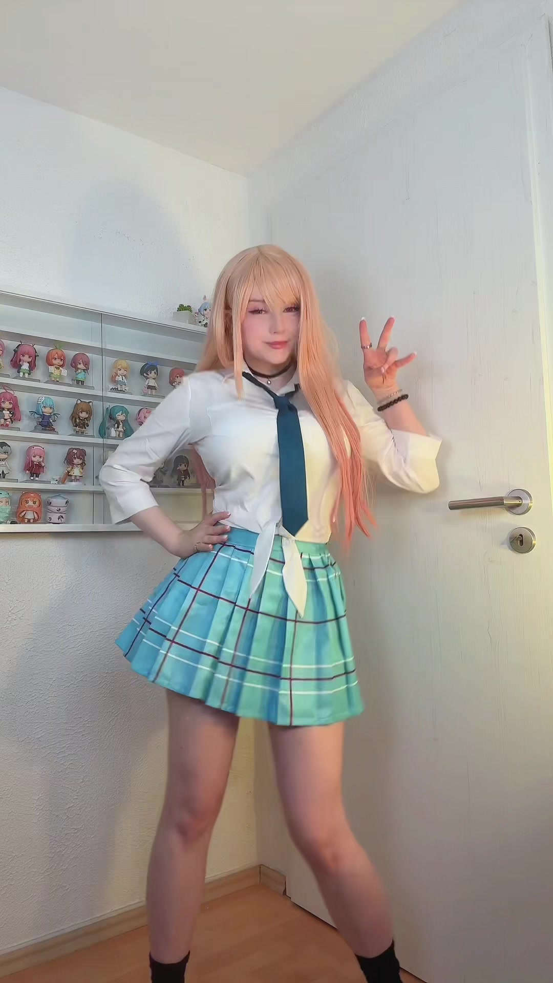 twitch.tv/upminaa (@upminaa.cos) - Urlebird