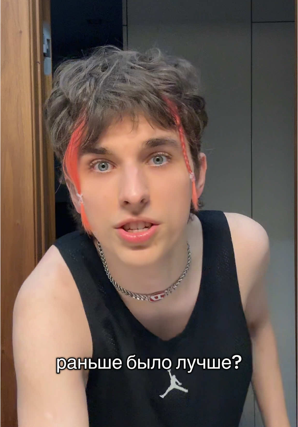 красный | БИСКАС😏 (@wicsur)