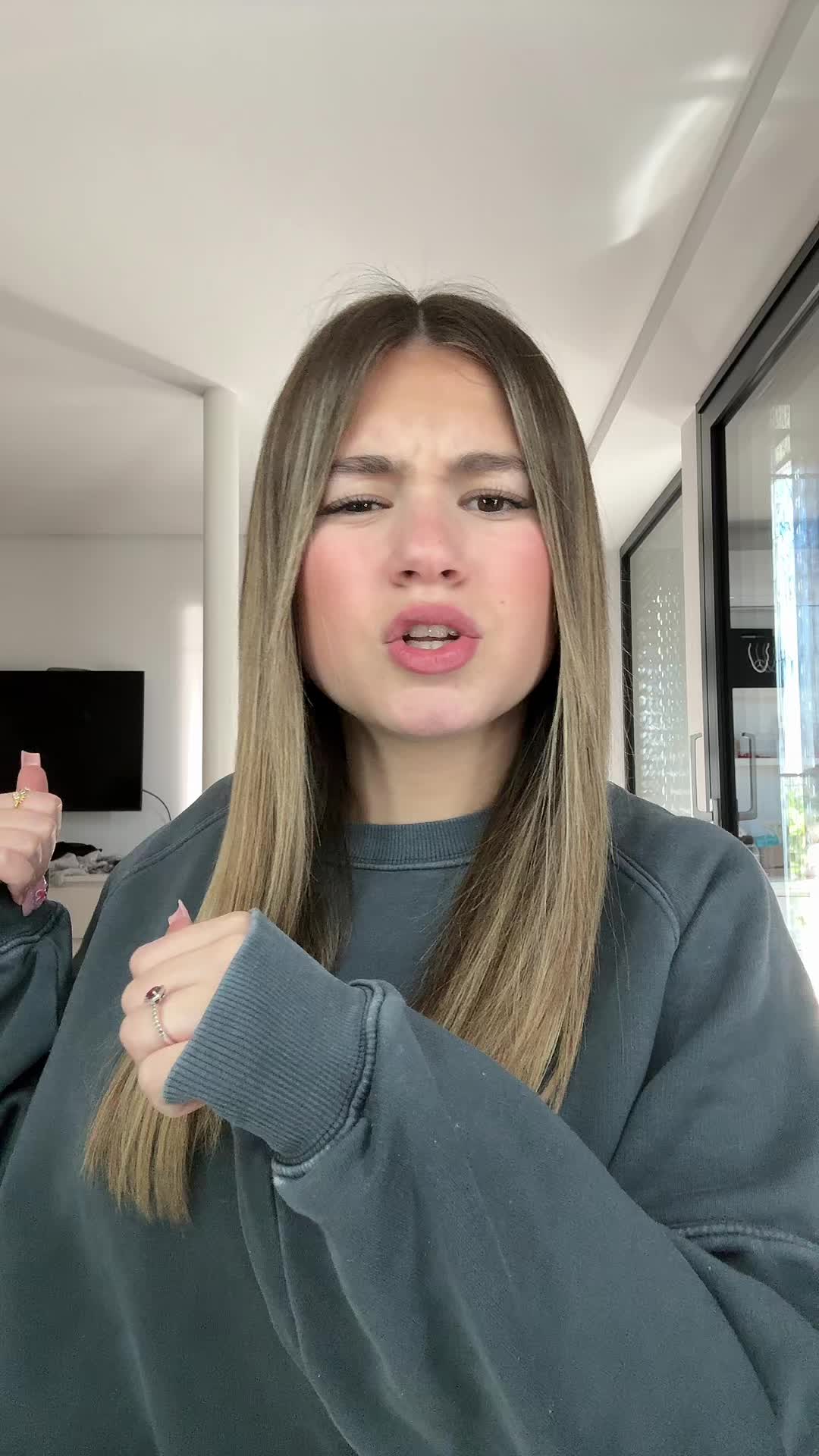 aleyna (@aleynamovezz) - Urlebird