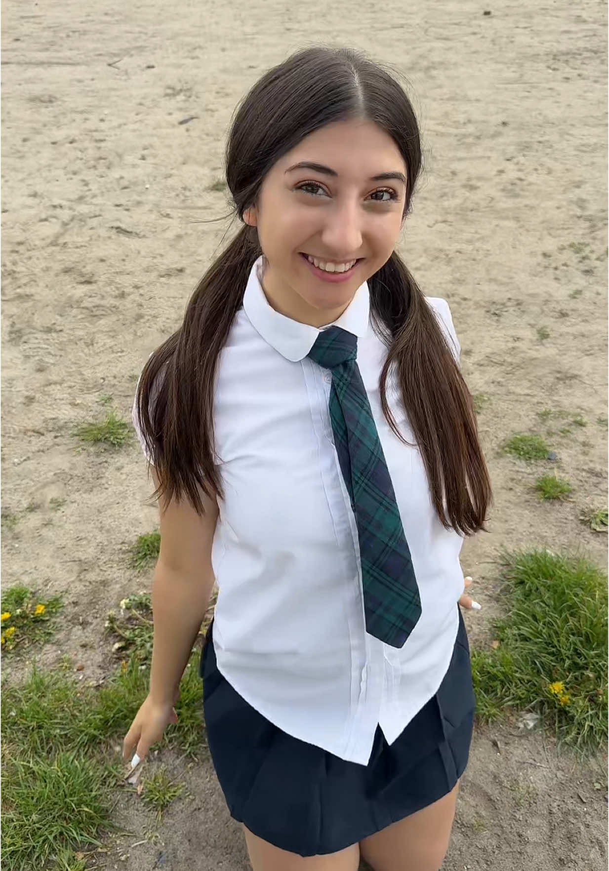 Always happy to be on my knees 🥹💗 | milenagracee (@milenagracee)