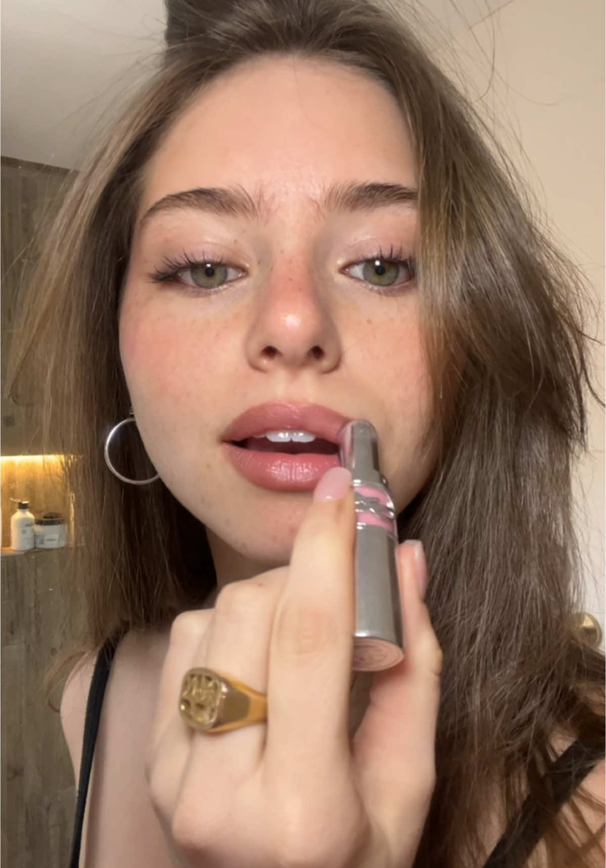 Lucia (@itssluciaf) - Urlebird