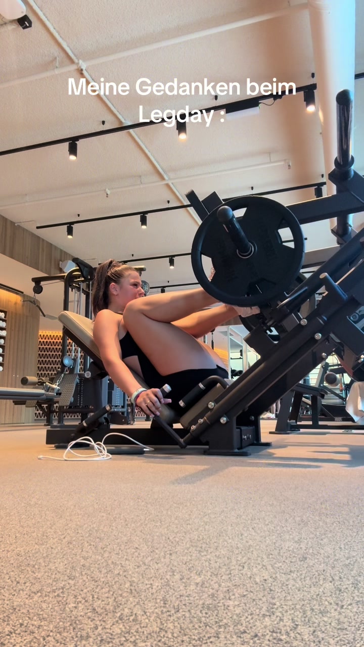 Xenia 🐱 (@xeniahelenaa) - Urlebird