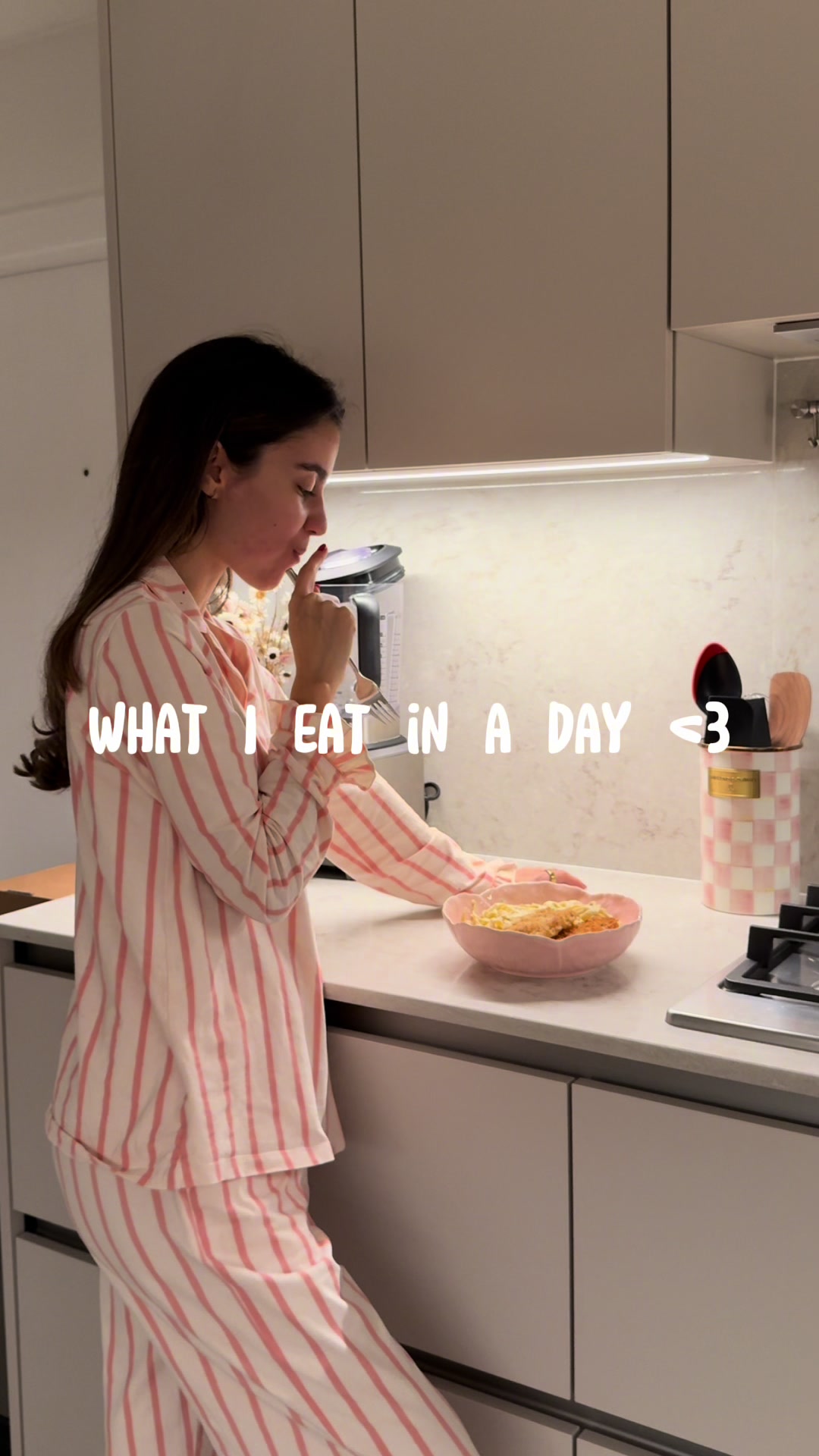 what i eat in a day! 🥓💗 #wieiad | Lidia Mera (@lidiavmera)