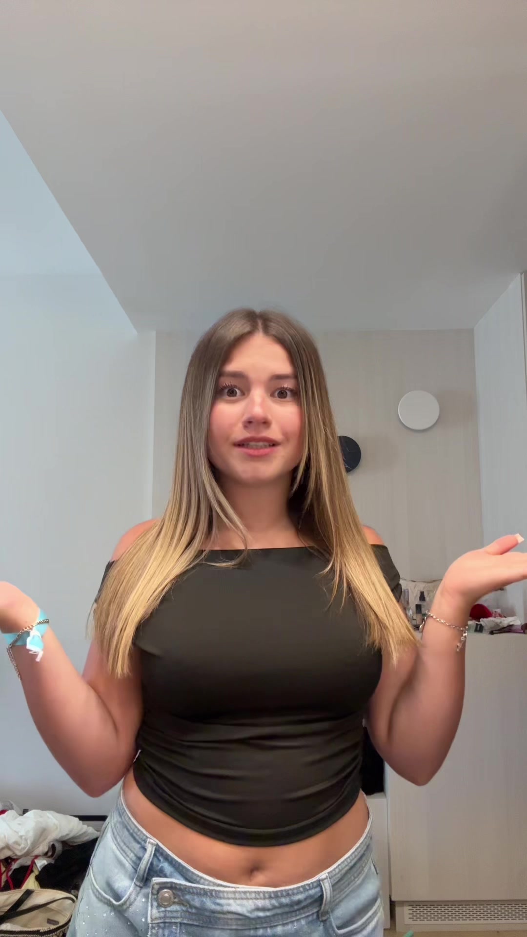 aleyna (@aleynamovezz) - Urlebird