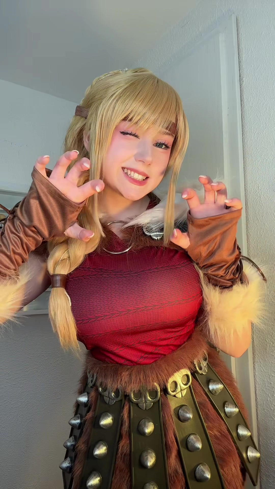 twitch.tv/upminaa (@upminaa.cos) - Urlebird