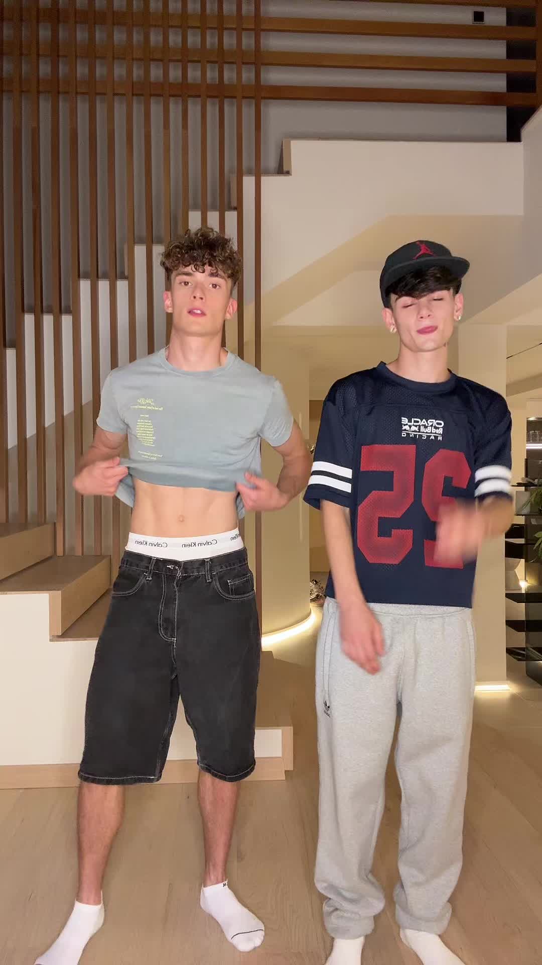 Romeo (@romeo_twi) - Urlebird