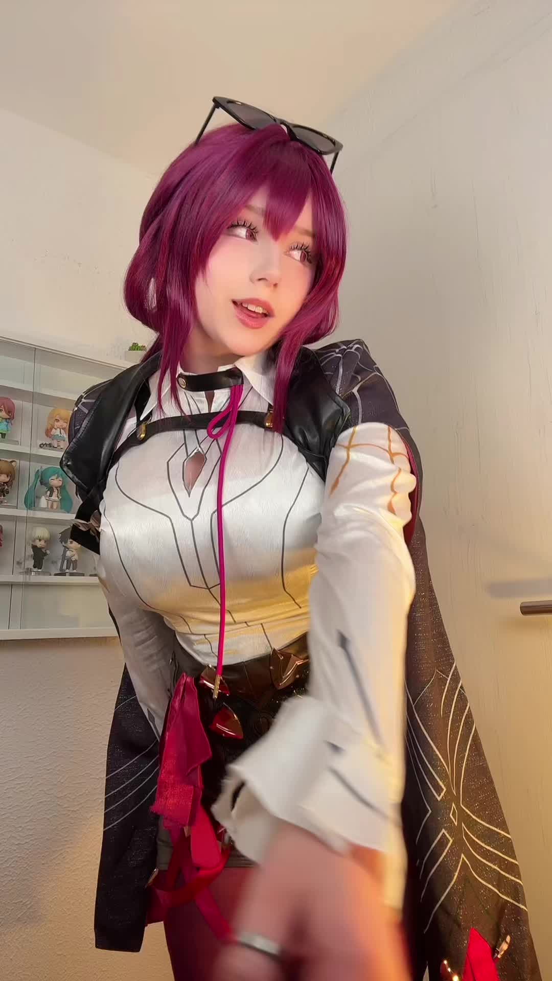 twitch.tv/upminaa (@upminaa.cos) - Urlebird