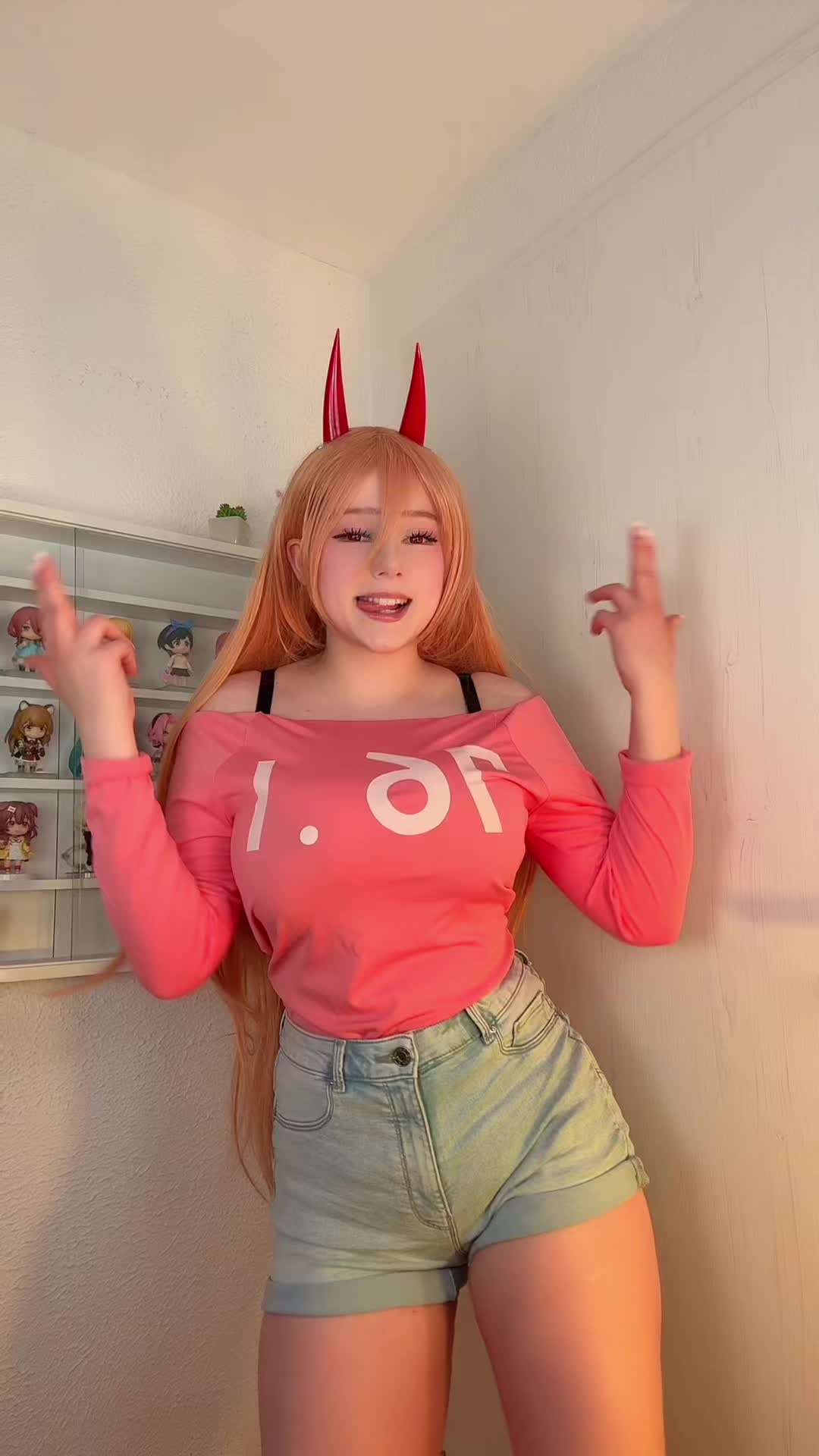 twitch.tv/upminaa (@upminaa.cos) - Urlebird