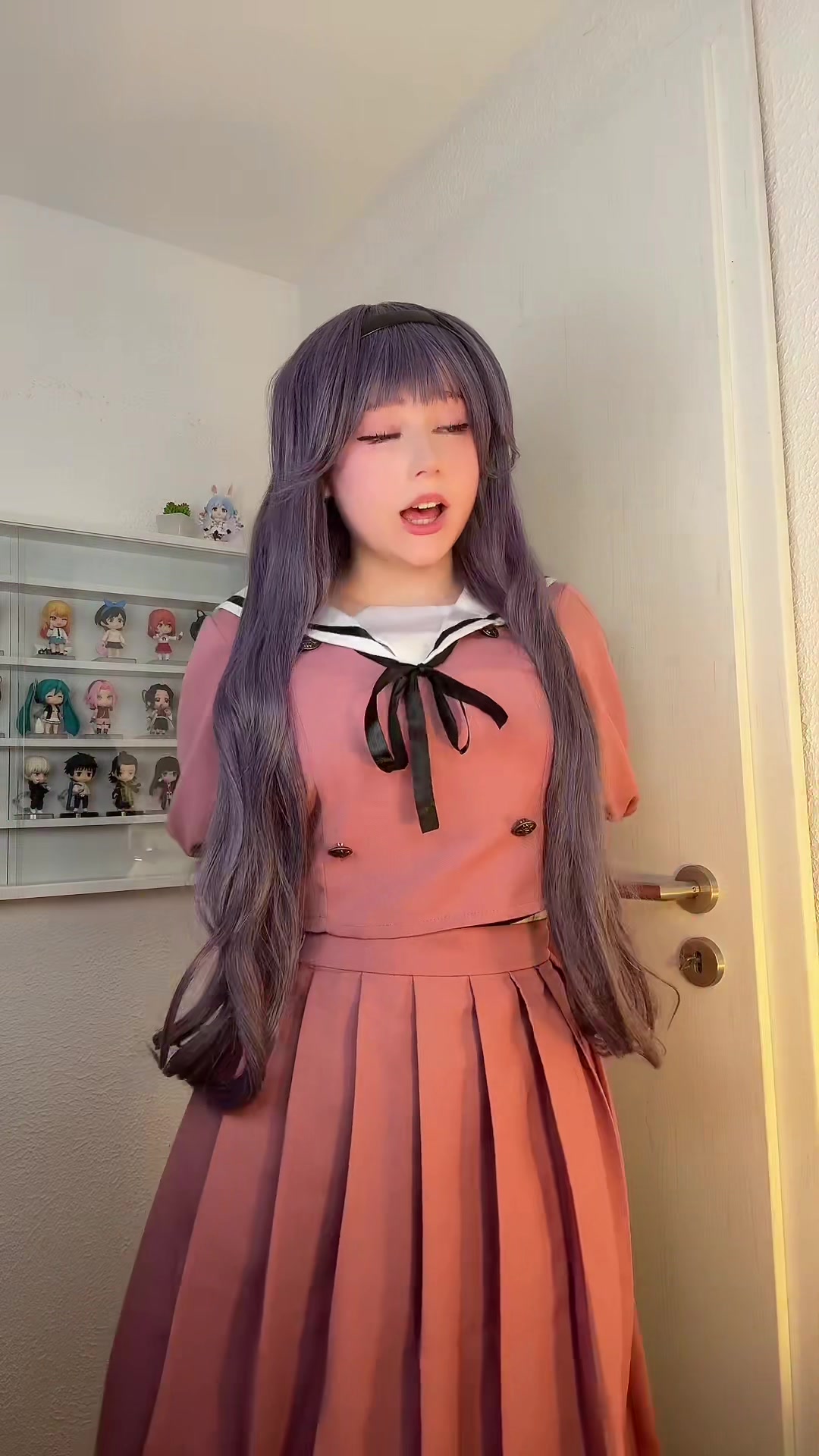 twitch.tv/upminaa (@upminaa.cos) - Urlebird