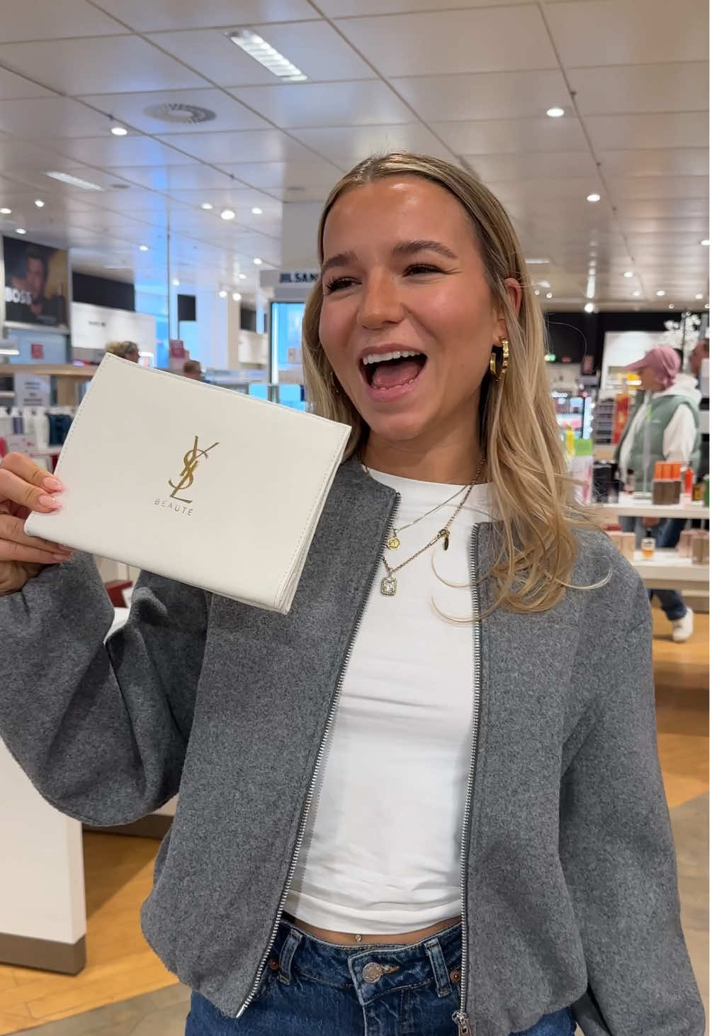 alinaxloves (@alinaxloves) - Urlebird