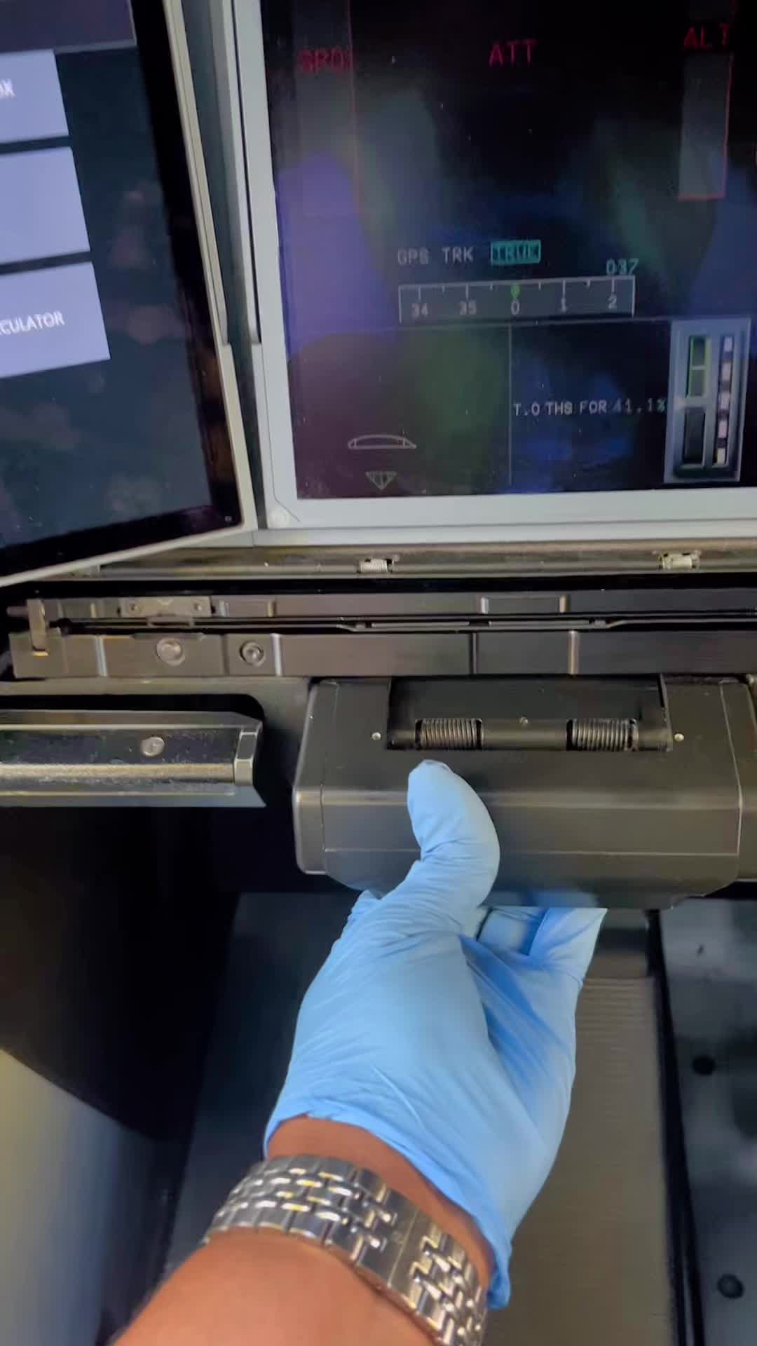 Airbus A350 cockpit touchscreen display | Aircraft Engineered ...