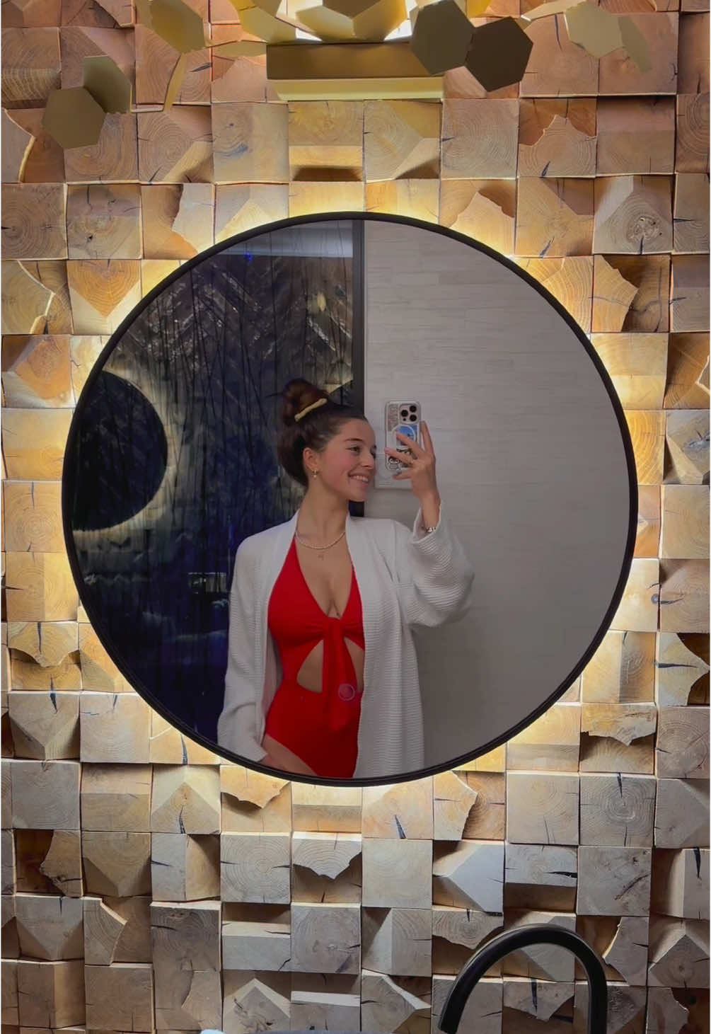 Lucie Rivet (@luciervt7) - Urlebird