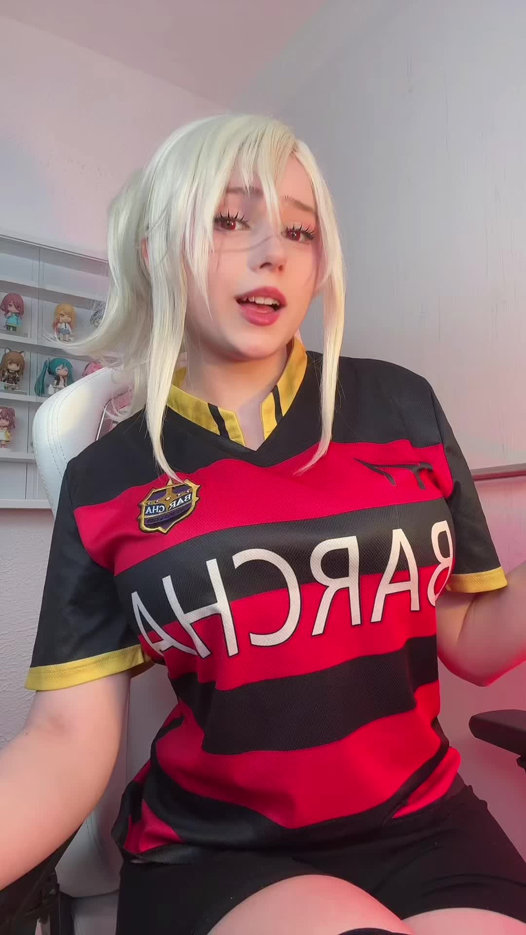 twitch.tv/upminaa (@upminaa.cos) - Urlebird