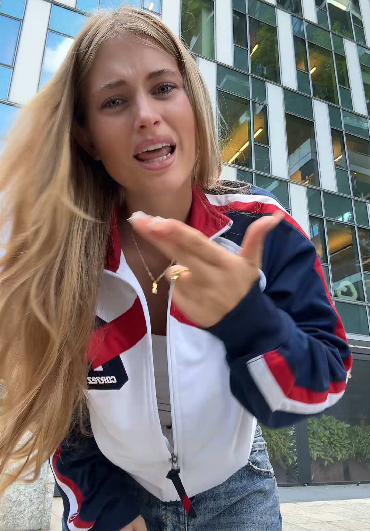 Zoé🍒 (@zoeklp) - Urlebird