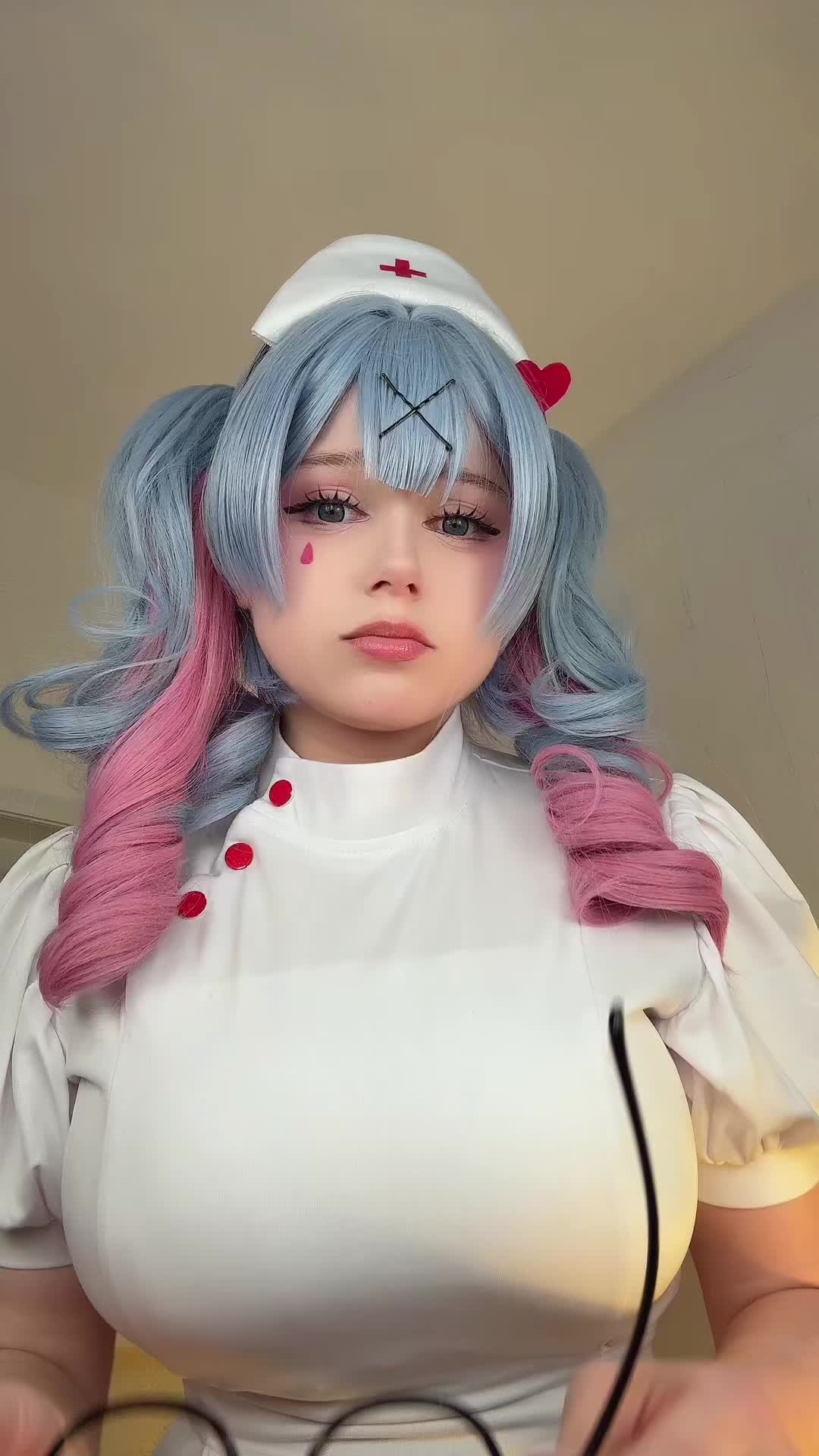 twitch.tv/upminaa (@upminaa.cos) - Urlebird