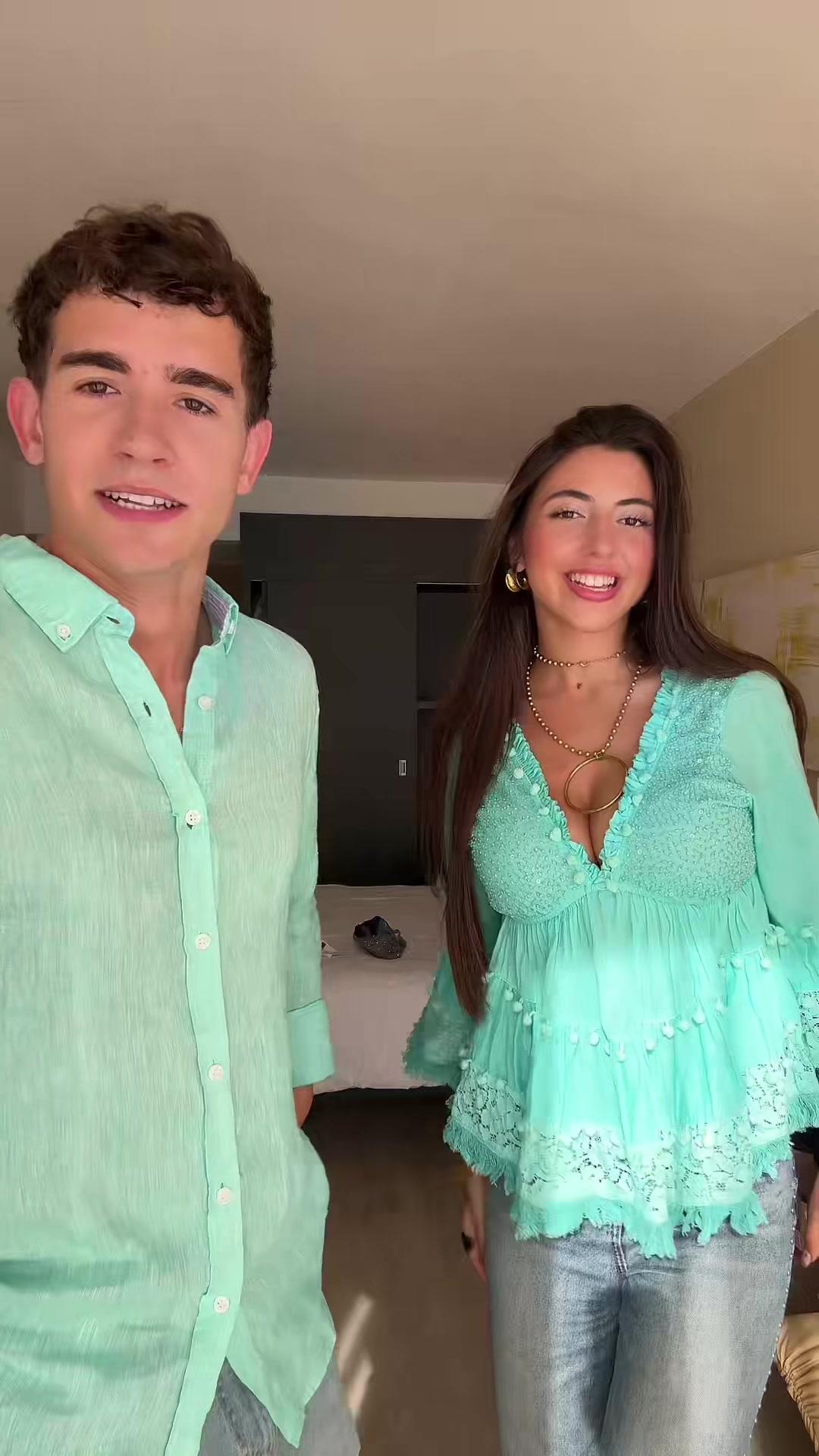 Astrid Millán (@astridmillann) - Urlebird