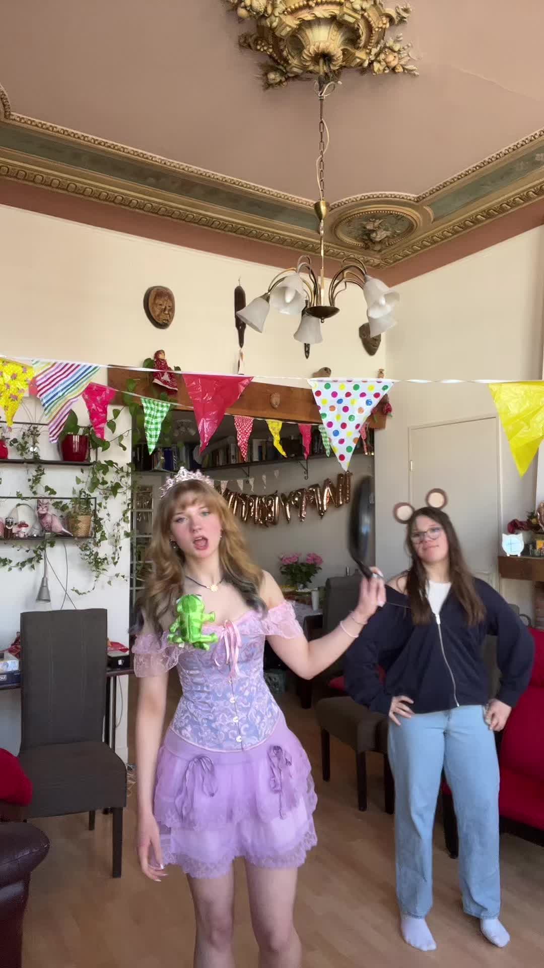 19th bday party tonight WOOOO | ༺🍓Willow🍓༻ (@willlaur)