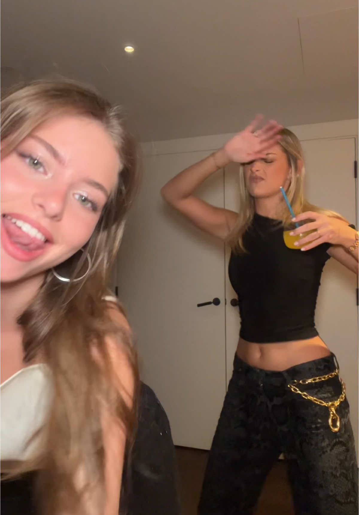 Lucia (@itssluciaf) - Urlebird