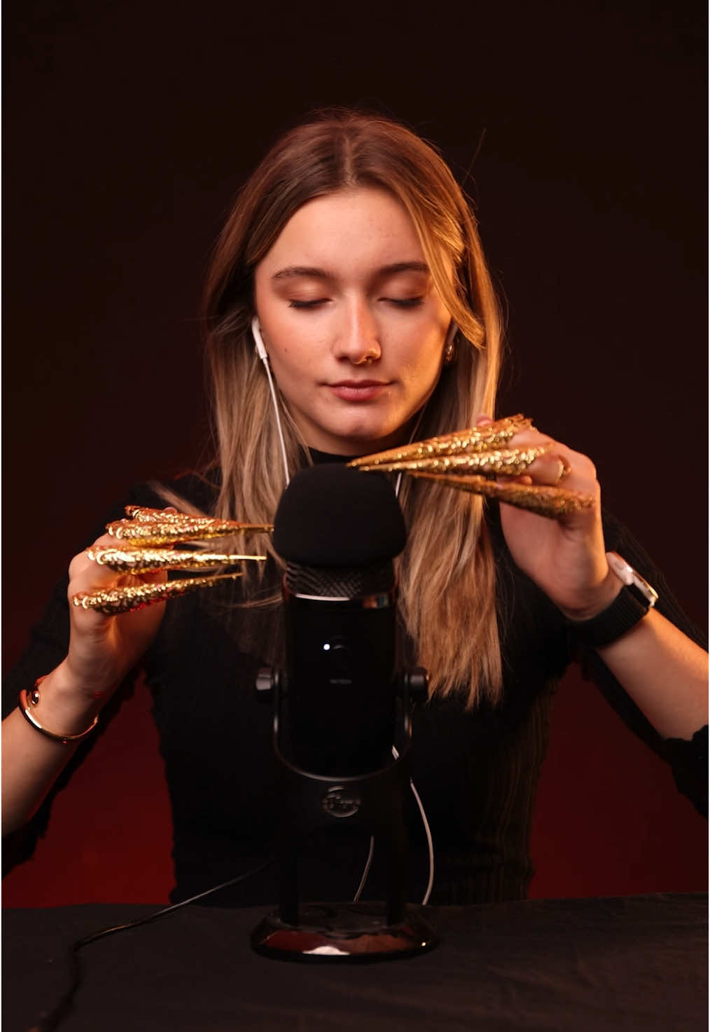 Nanou ASMR (@nanouasmrofficial) - Urlebird