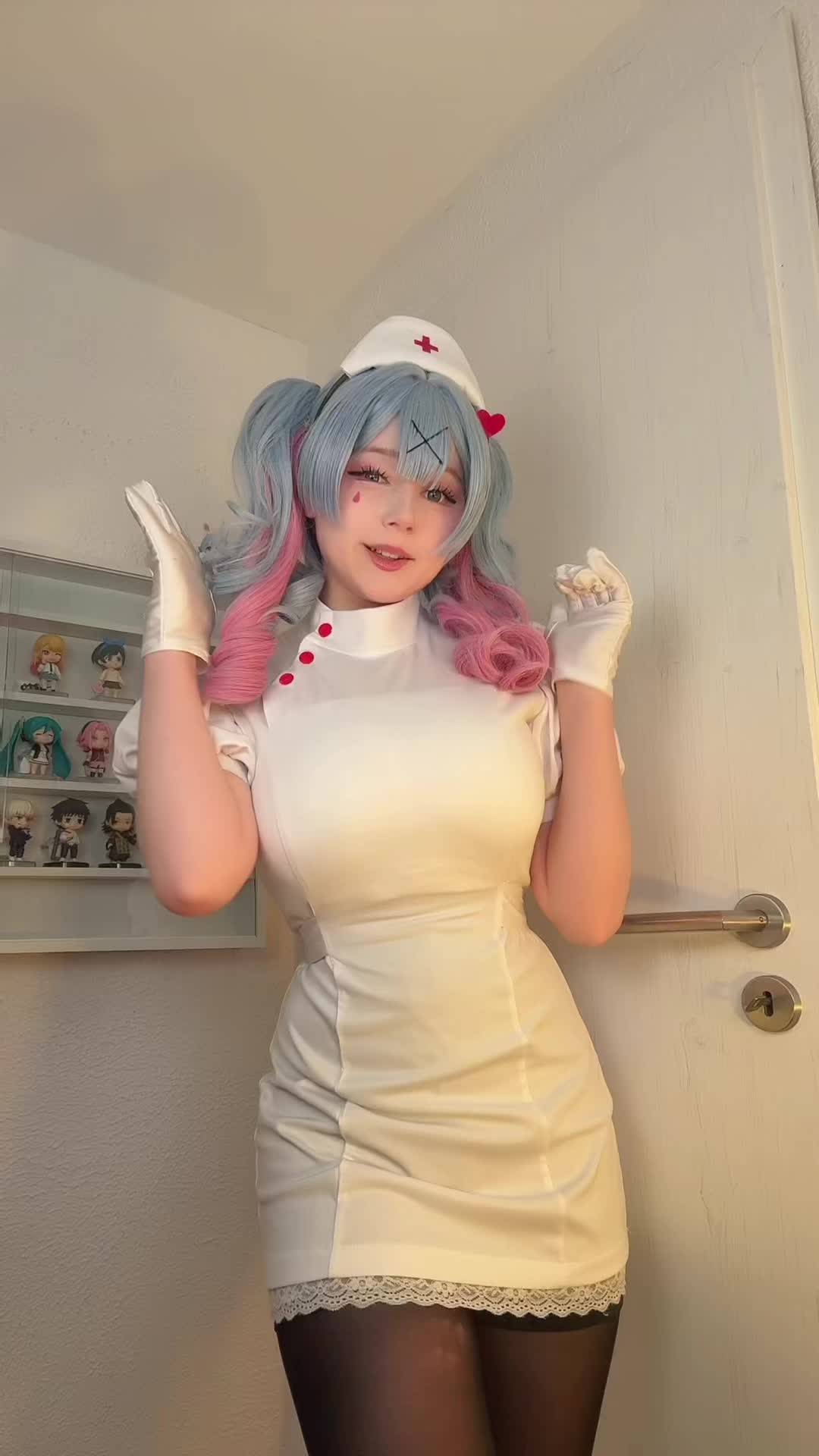 twitch.tv/upminaa (@upminaa.cos) - Urlebird