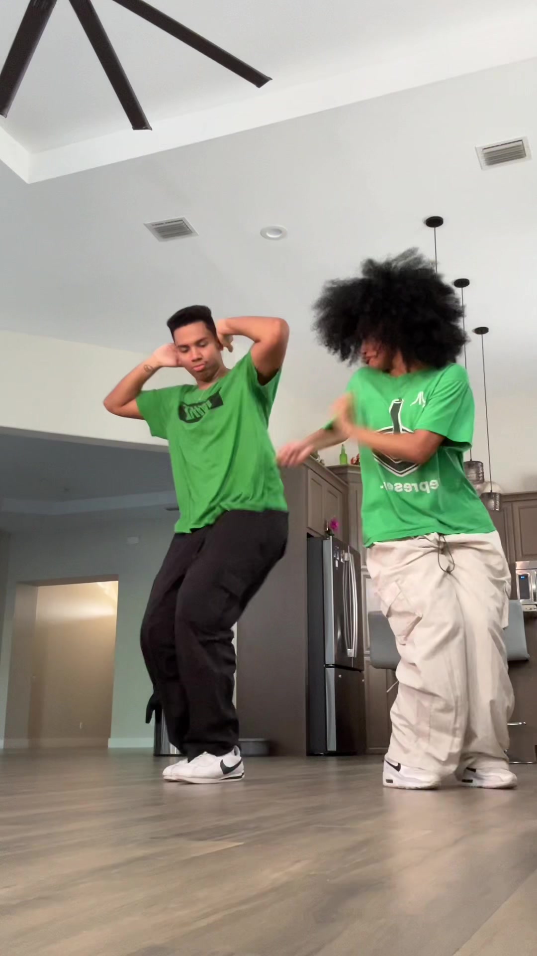 Kat (@katttrod) - Urlebird