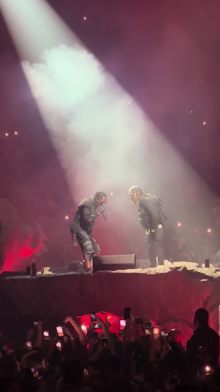 Shoutout to my brother @Travis Scott | OFFSET (@offsetyrn)