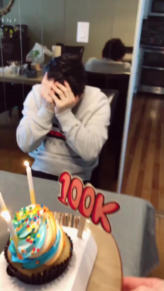 His mom was his first and only | Jeff&Jake (@paintwithjeff)