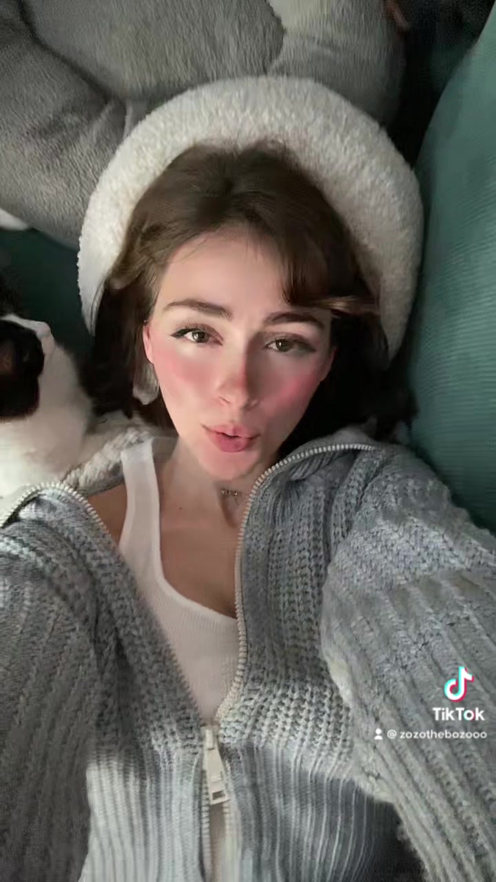 ZOZO (@toomuchzozo) - Urlebird