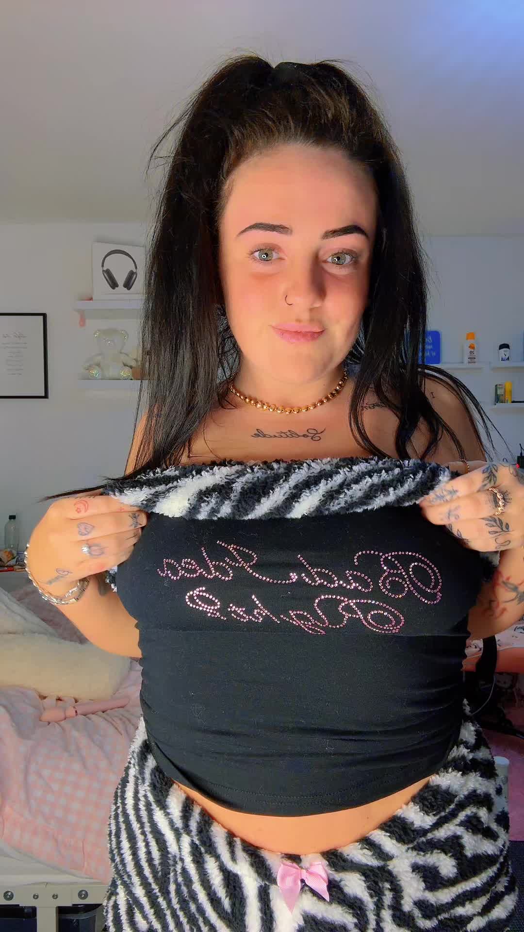 Bringing back an old trend 😂 | sofiaaaa (@hisofiablack)