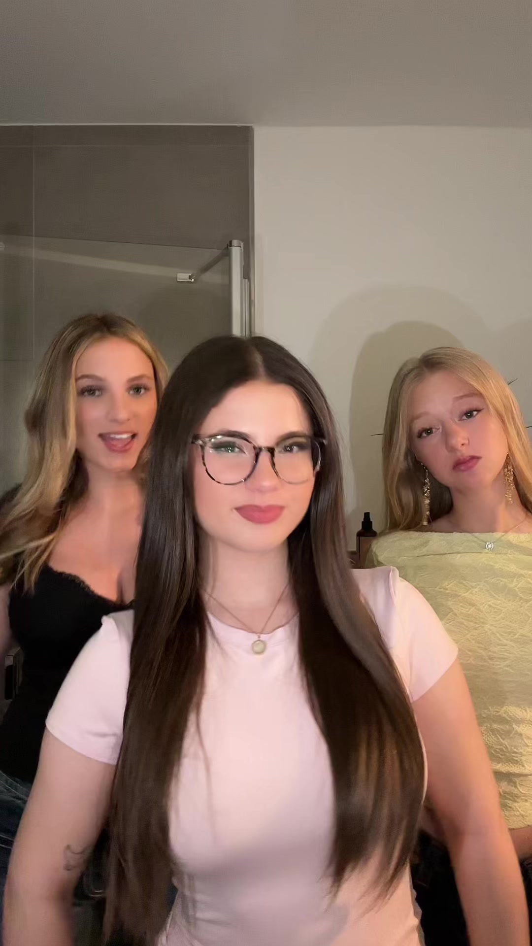 𝐋𝐢𝐥𝐨𝐮 (@lil.lilou.secret) - Urlebird