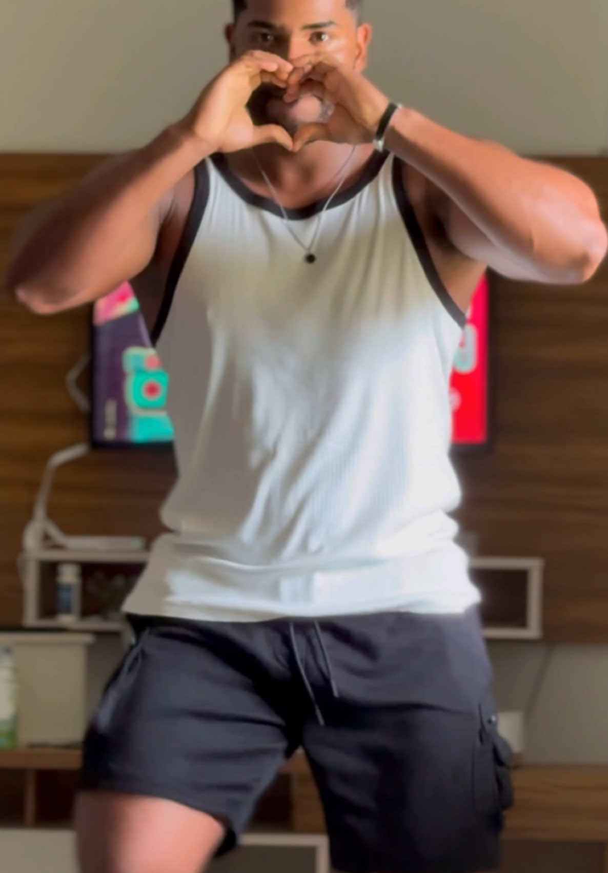 Música gostosa demais 😍 . Vai seu | Murilo Mello (@_murilo_mello)