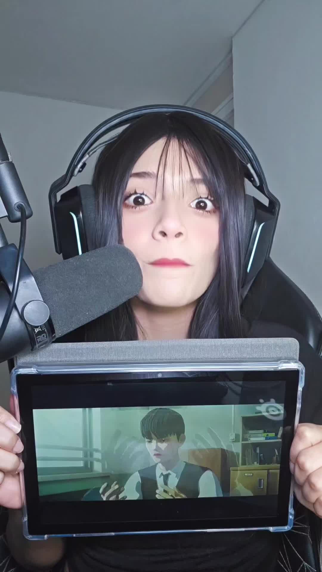 twitch.tv/ann1ed (@anniied) - Urlebird