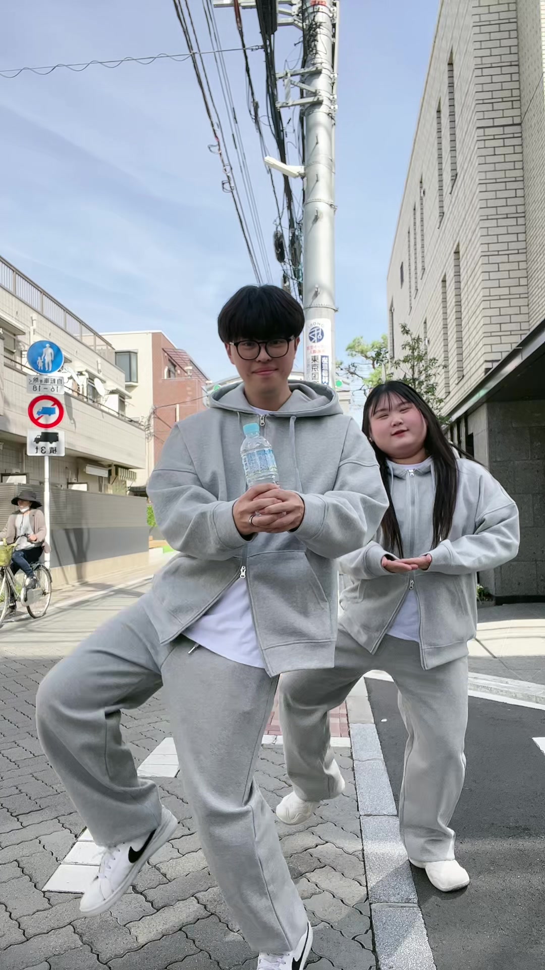 중국인 커플이 추는 쟁반춤????🔥 ️ • 우리 어때????? #fyp | 미나상🎀 (@charmming_mk)