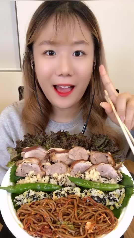 #한판만 연말이라 ㅠㅠ 회식에 연말모임에 흡 ㅠㅠ 우리 먹스타분 | 먹스나 Muk SNa (@a.bite)