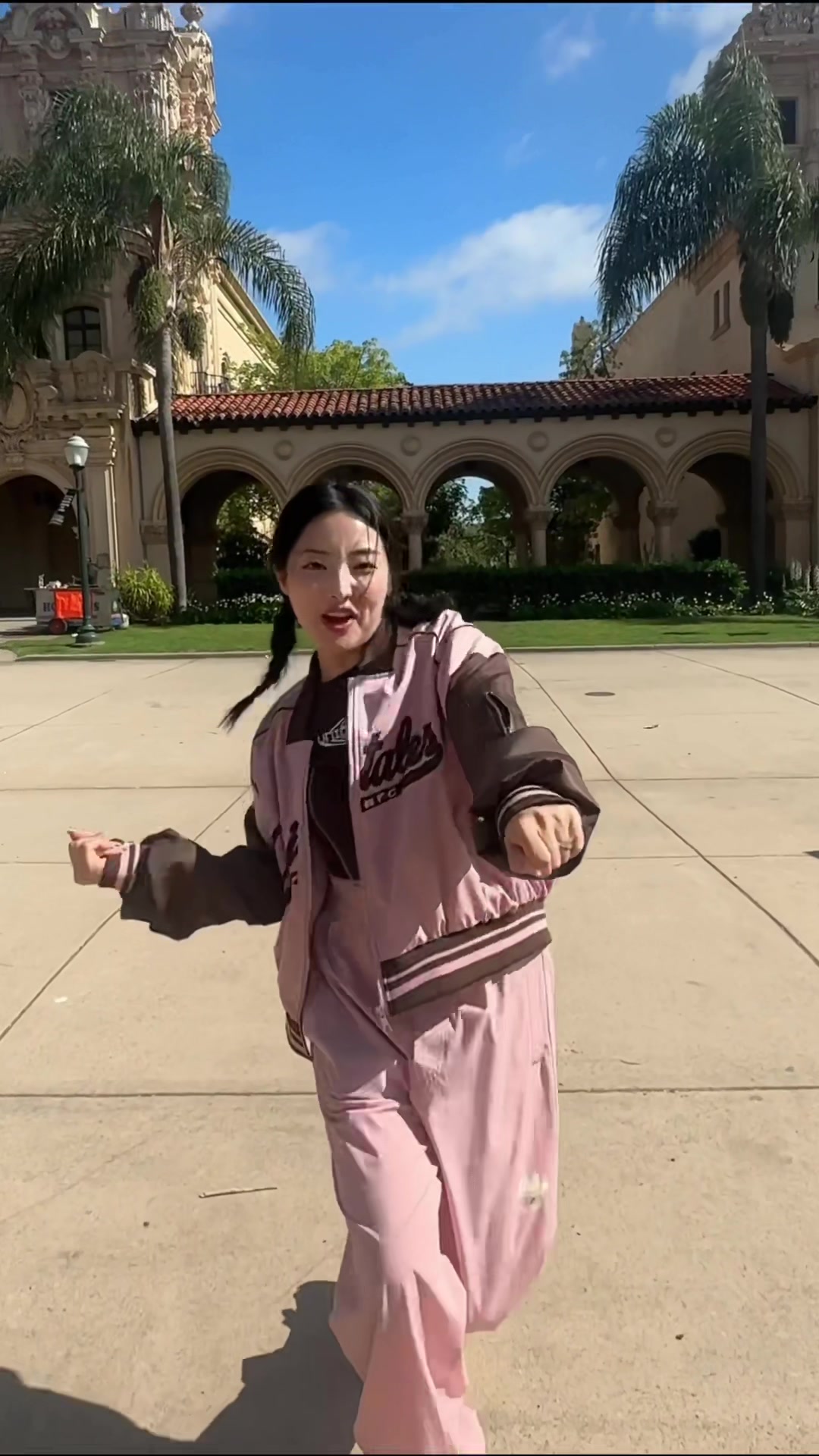 여기 어딘지 아는 사람?!👀 (힌트: 드라마 ㅅㅅㅈㄷ | SHERRY 쉐리 (@sherry.lim)