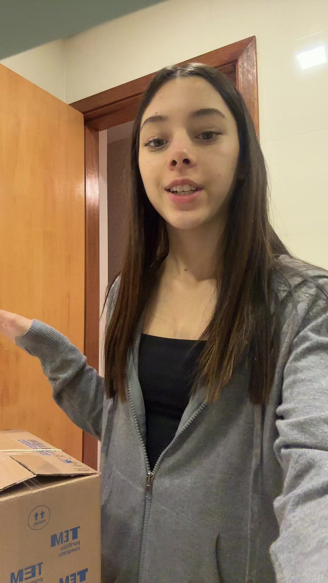 Feeling fierce in crimson and gold 🌴 | Charice (@pixel_pixie_ca)