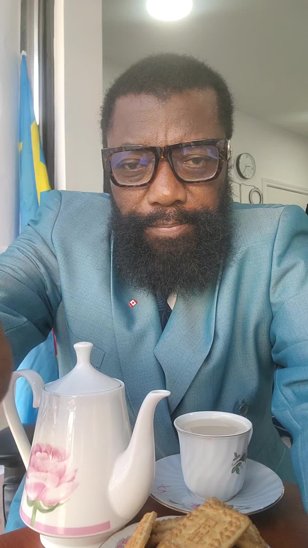 this song gives me 2015 vibes | gali 🍒 (@gali.golann)