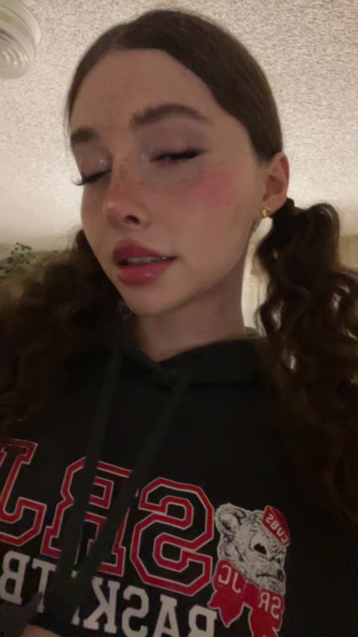 Summer James (@xoxosummerjames) - Urlebird