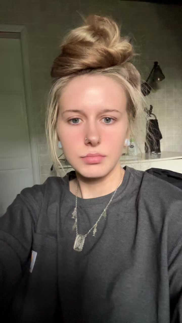 Alexis XJ (@alexis.xxxj) - Urlebird