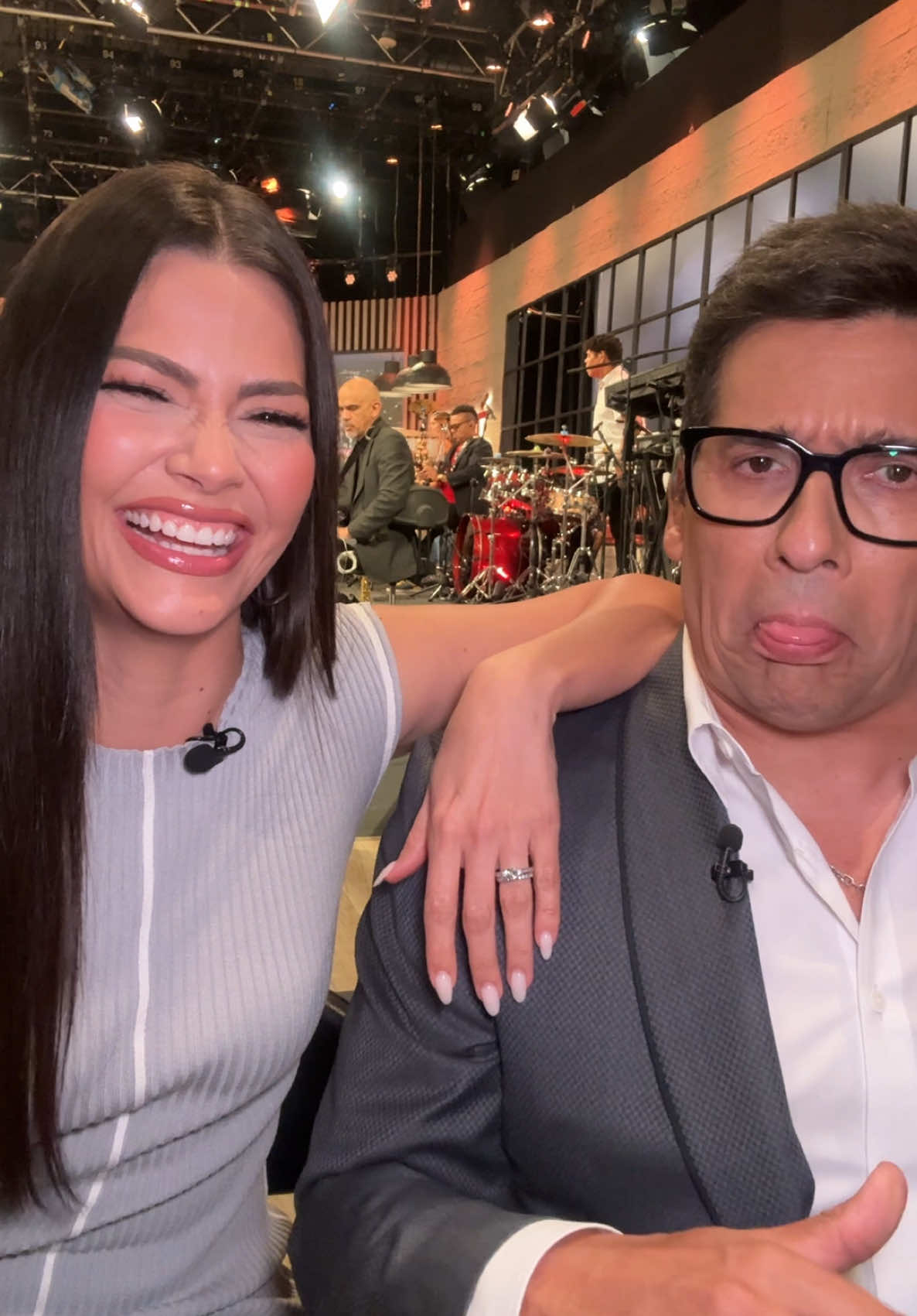 This bold print dress from SHEIN is | Cardis | 𝒞𝓊𝓇𝓋𝓎𝒮𝓉𝓎𝓁𝑒 (@cardis.ego)