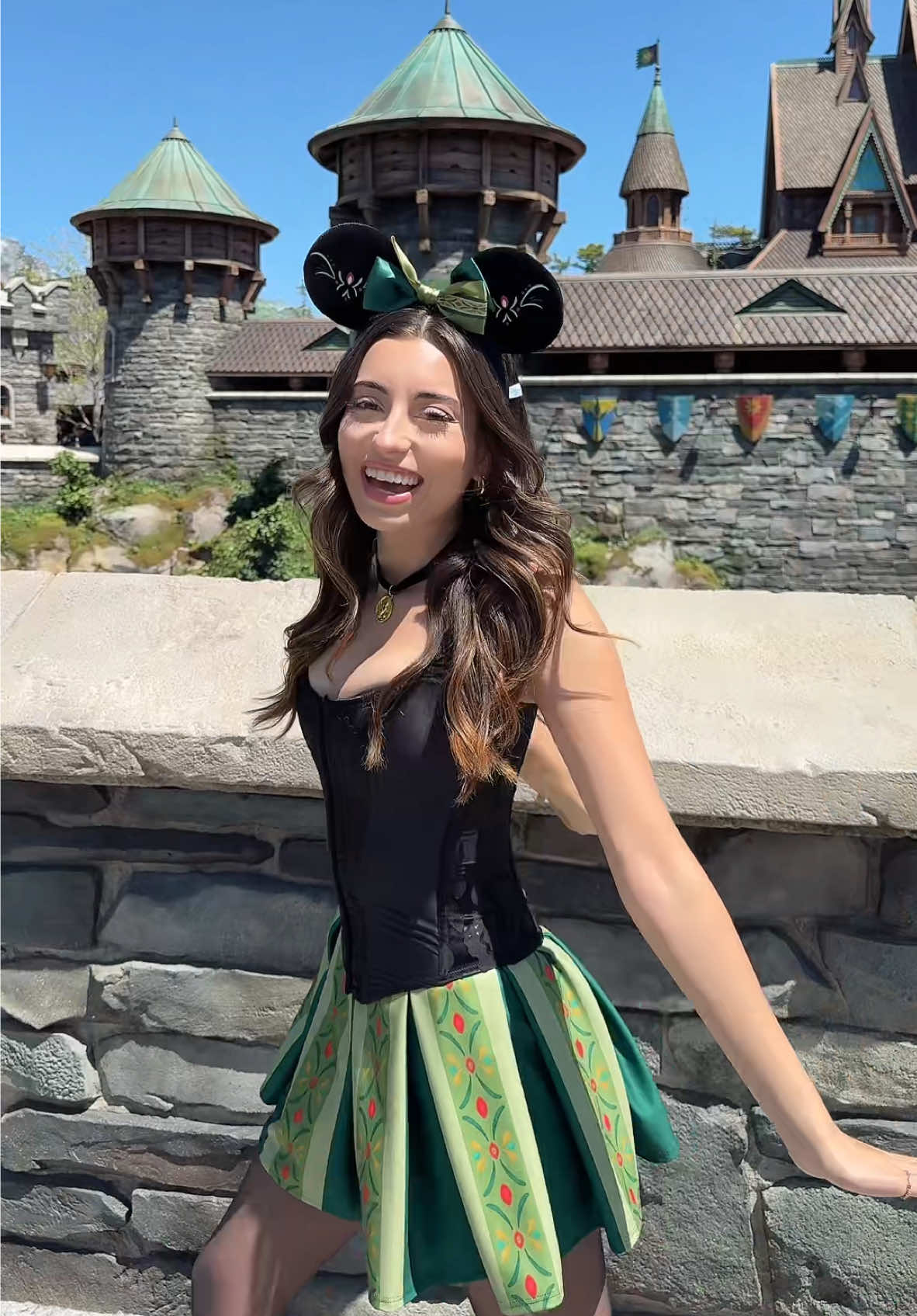 Léa Martinez (@slayeas) - Urlebird