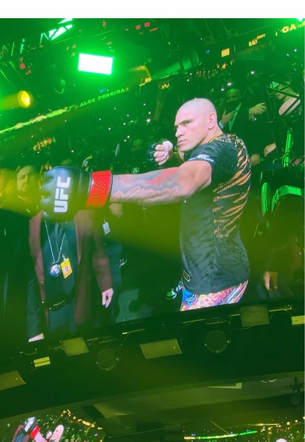 Alex Pereira still has the most iconic | Francia James (@francety)